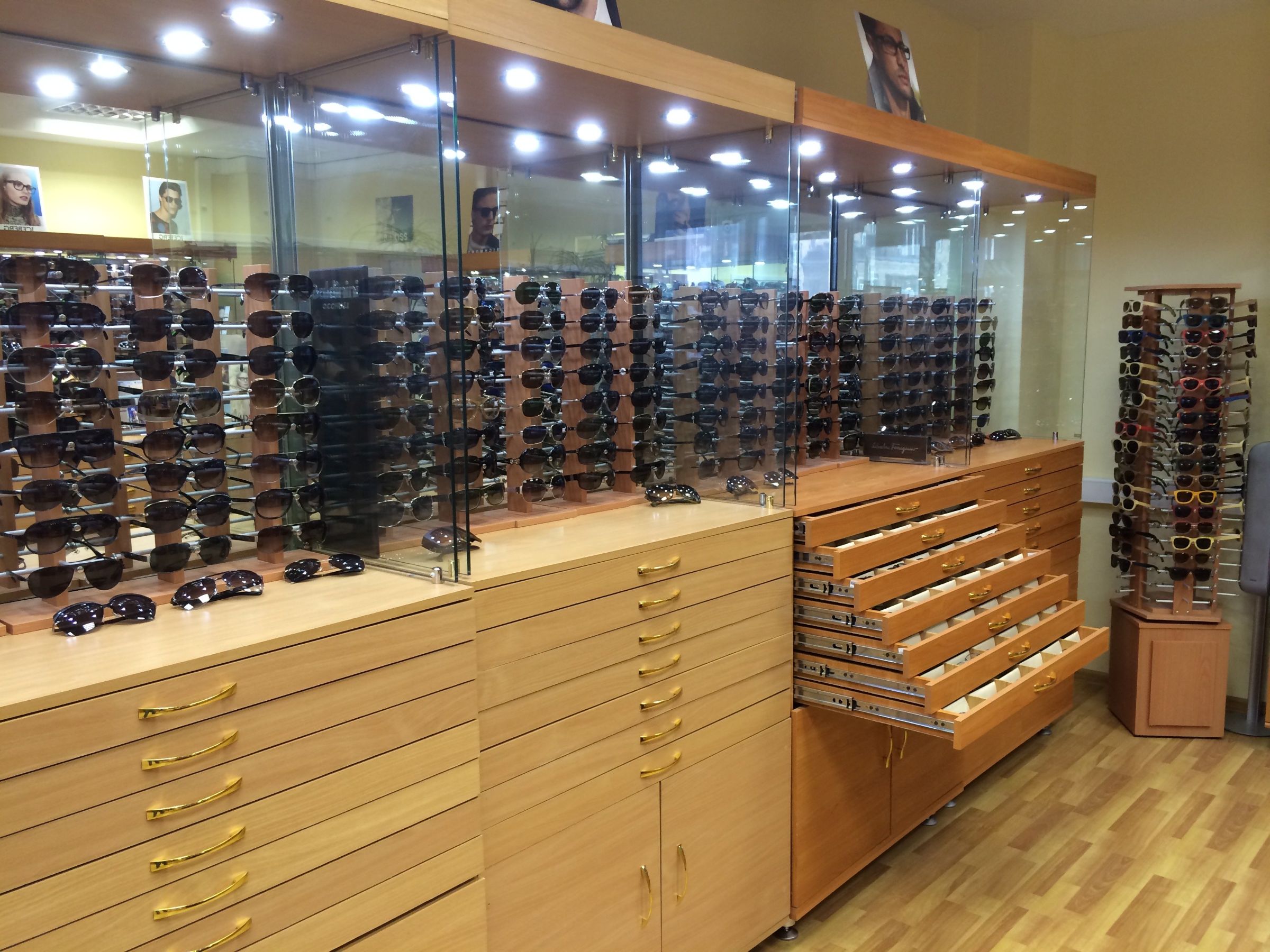 Торговое оборудование для магазина оптики в Новосибирске