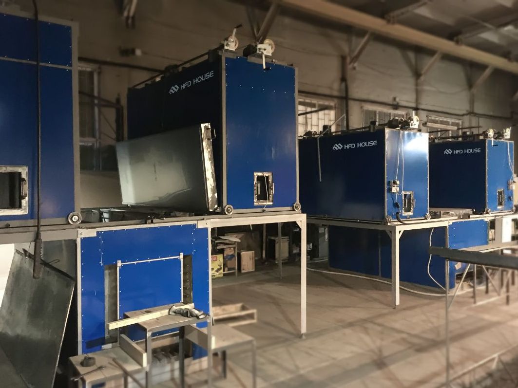 Glass chemical tempering furnace
